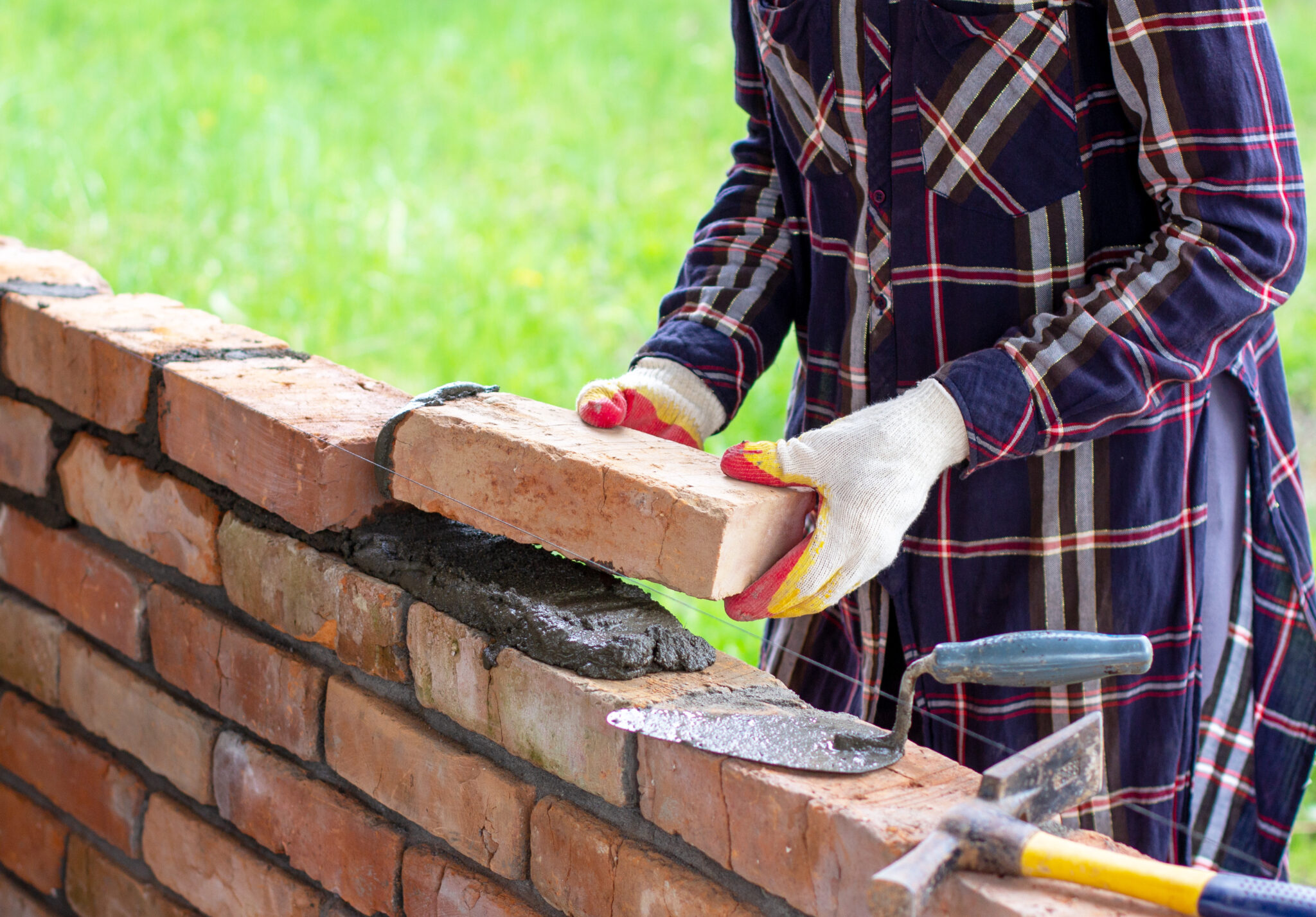 How to make a demolition brick wall in the garden? - Guide ...